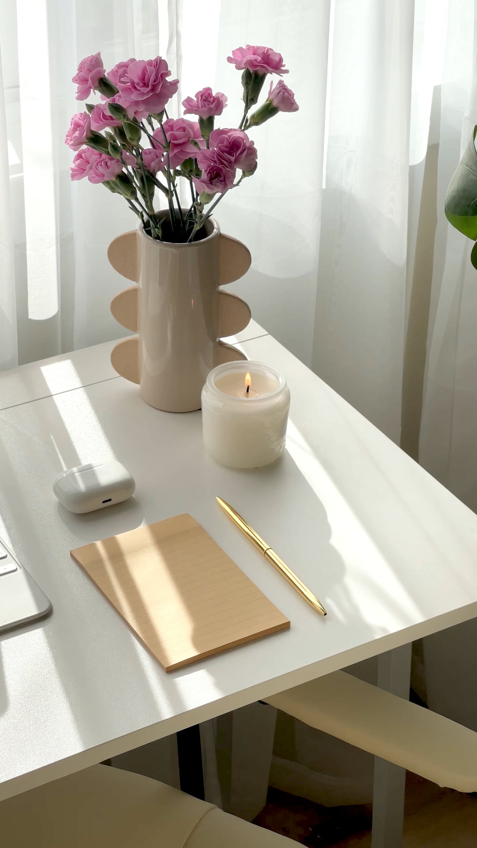 Stock Video from the Minimal Workspace Pack | Packsia