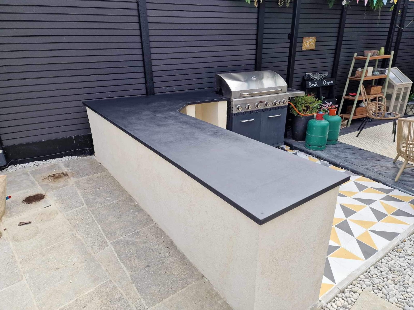 Elegant Noir: L-Shaped Black Concrete Worktop