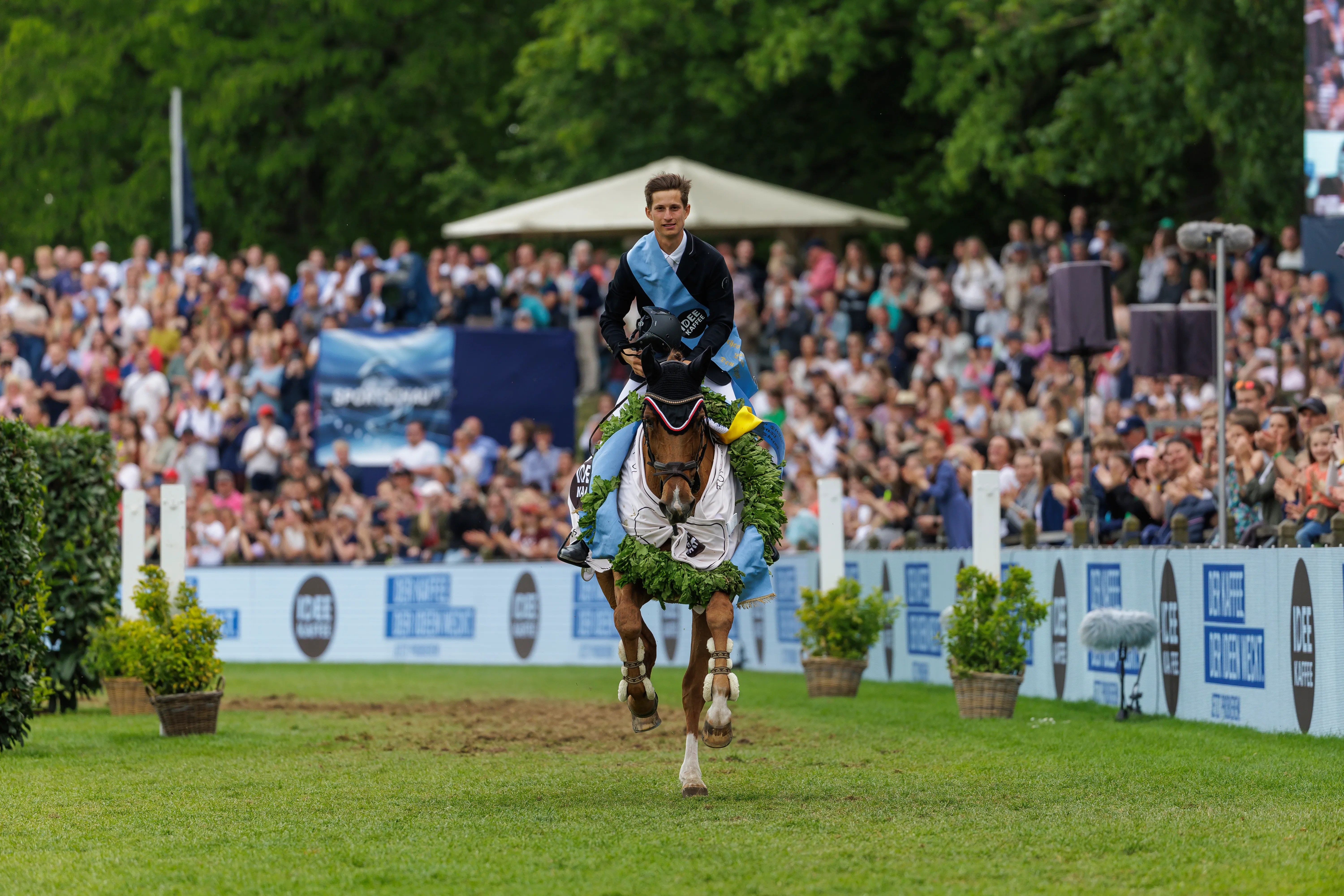 Hamburg: Die Gewinner des Deutschen Spring- und Dressur Derby Hamburg ...
