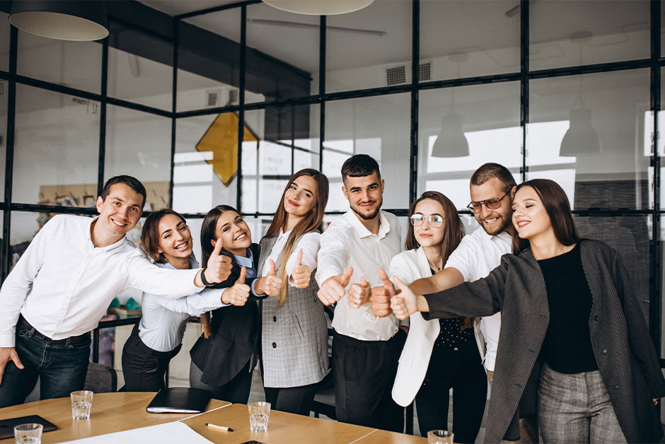 Exploring 4 Essential Sales Team Roles and Responsibilities