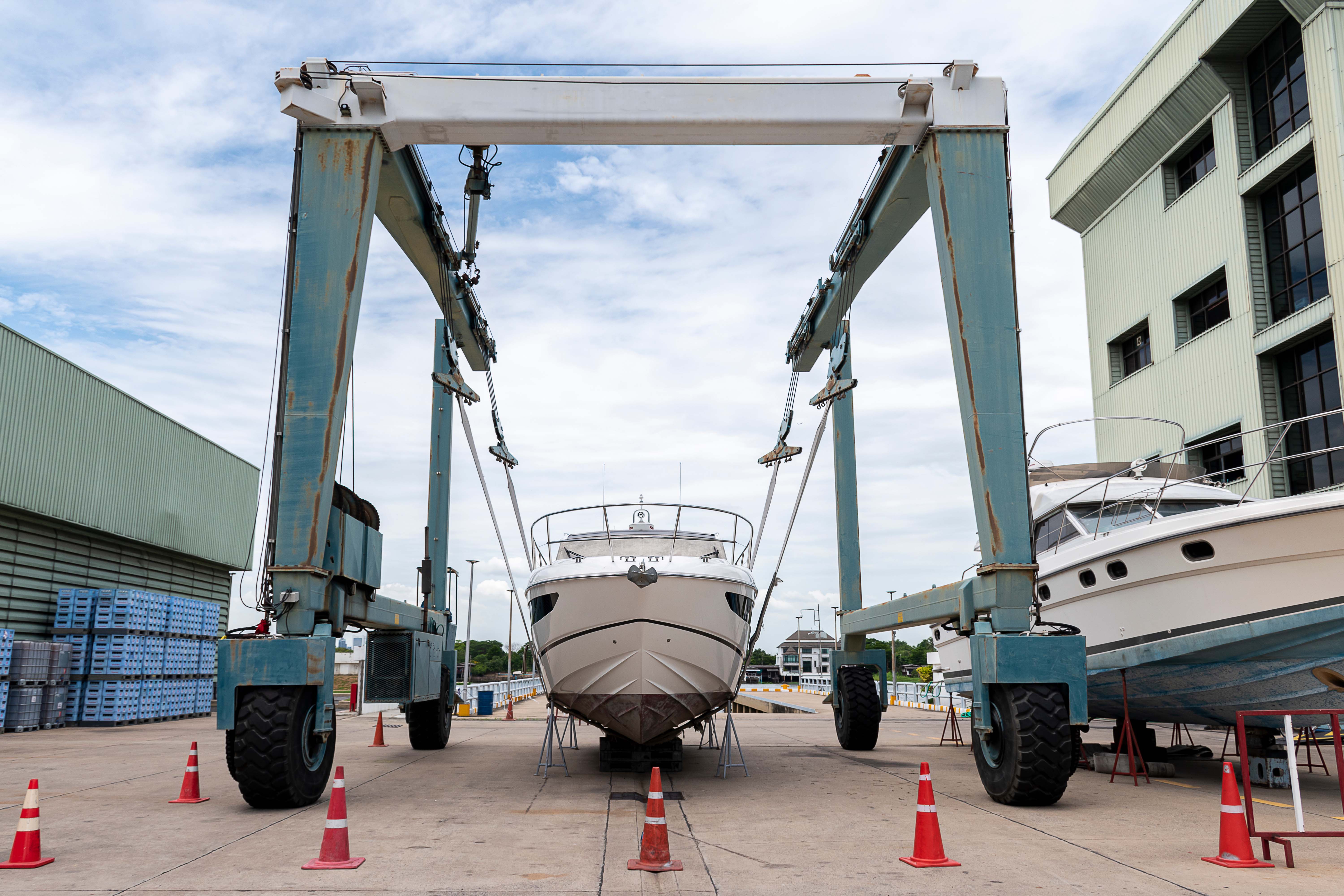 Machinery and Boat Importing - Dolphin Shipping