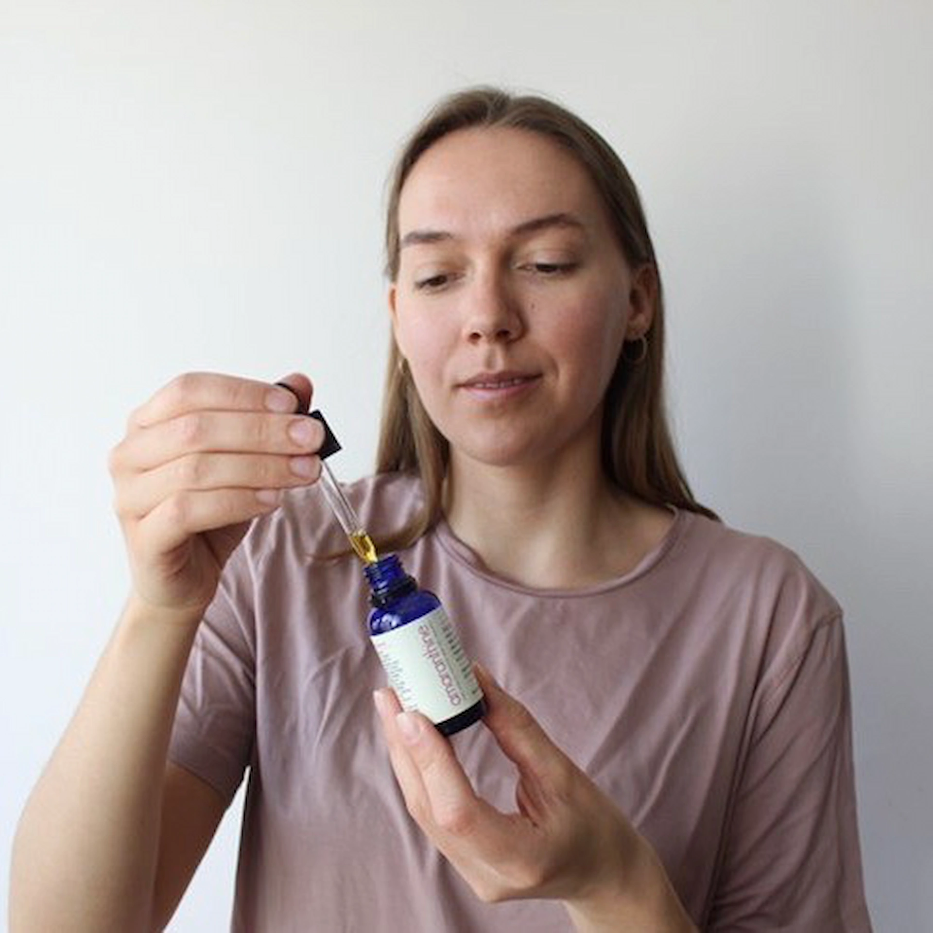 How to apply a face oil