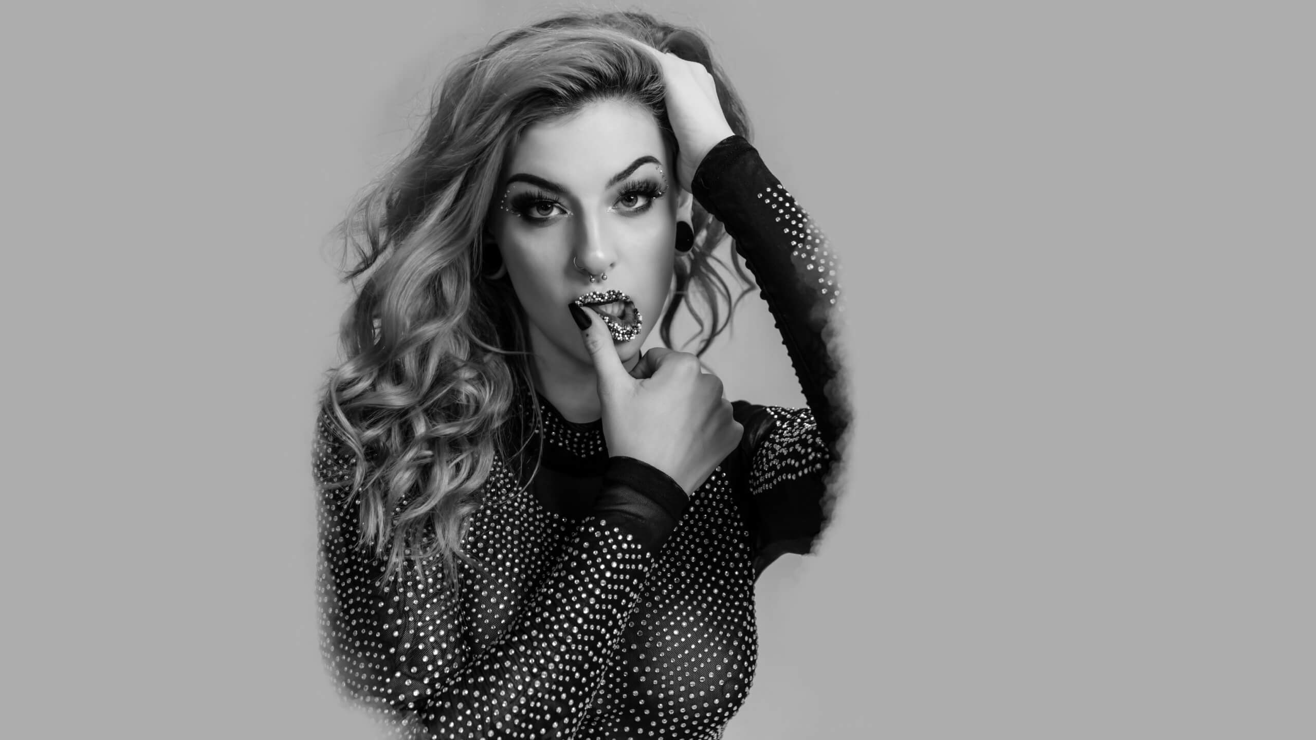 Whitley Queen | Alternative Model Based In DFW