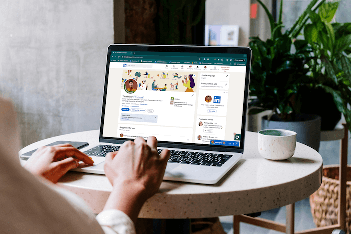 How to Add a Portfolio to Your LinkedIn Profile (7 Ways)