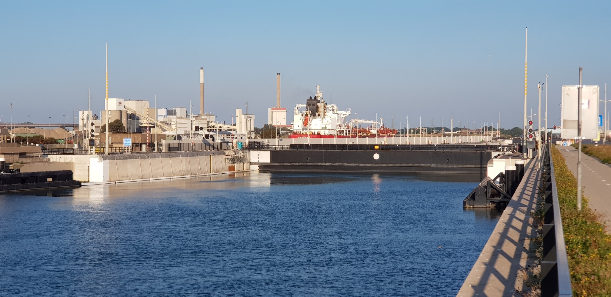Hoppe News | Hoppe monitors the largest sea locks in the world!