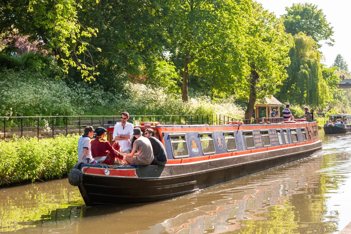 Cooking on a Narrowboat | InsureMy