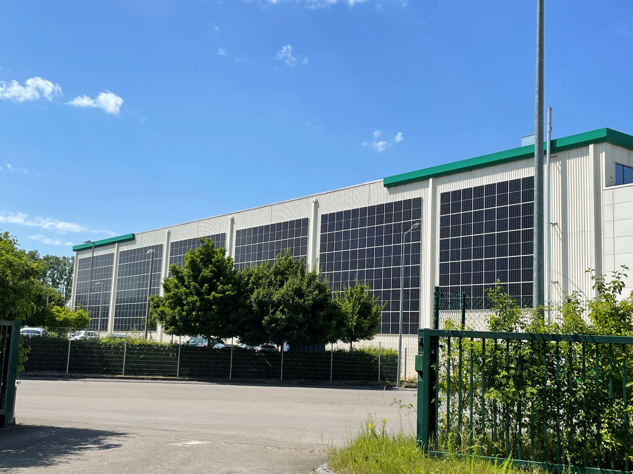 ENERDEAL | References - STREFF - 700 kWp • FACADE/ROOFTOP