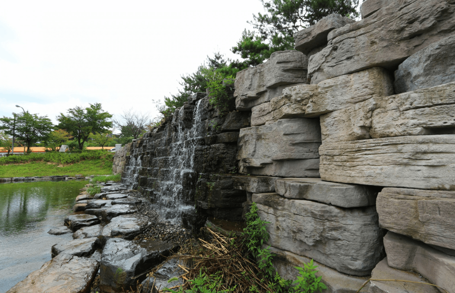 Outcropping Wall | Castohn