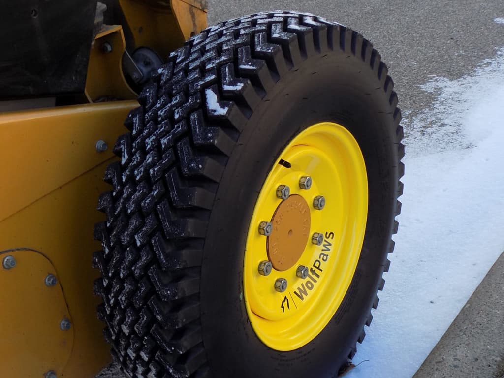 SnowWolf WolfPaws Snow Tires