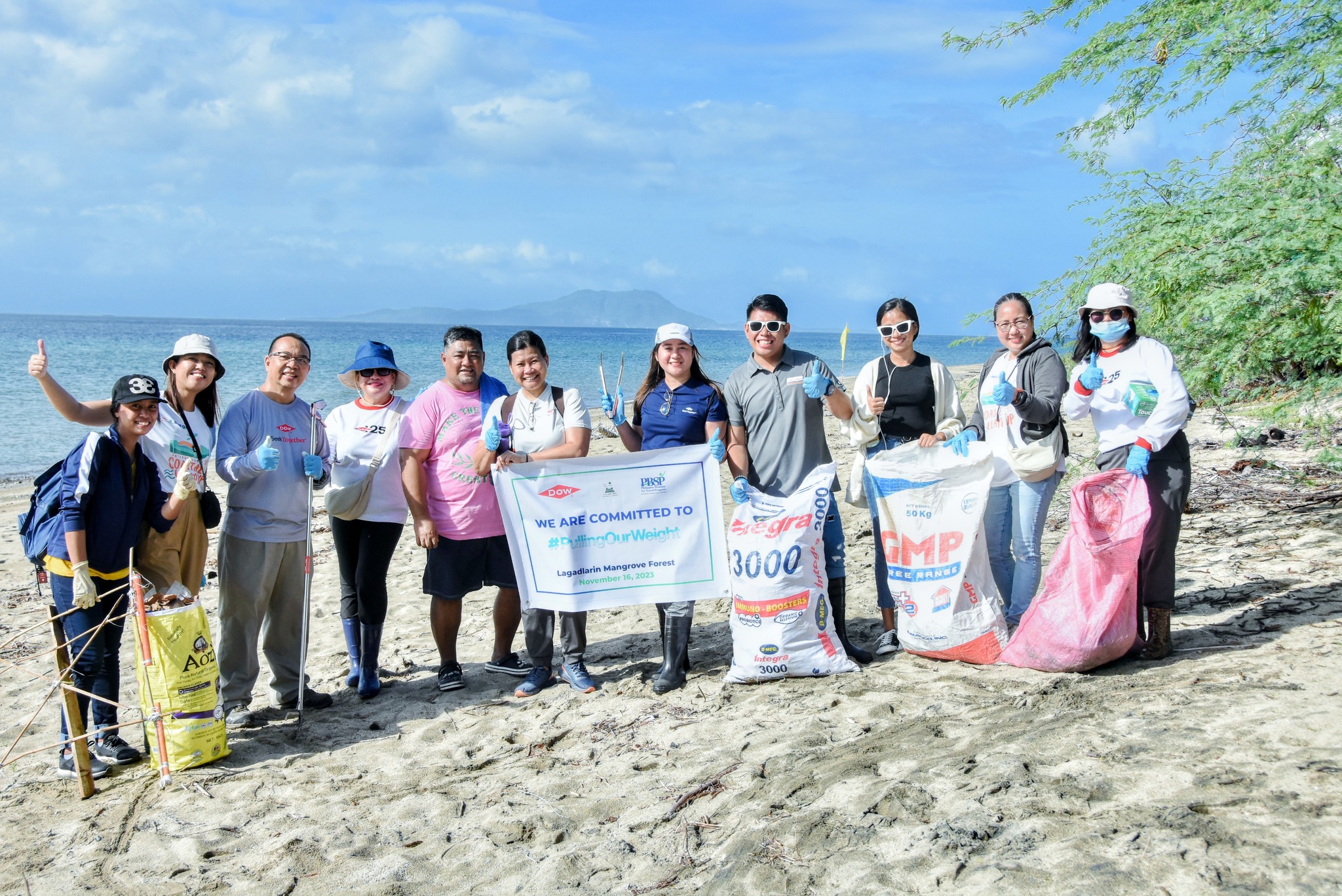 PBSP, DOW Philippines lead coastal cleanup in Lobo, Batangas