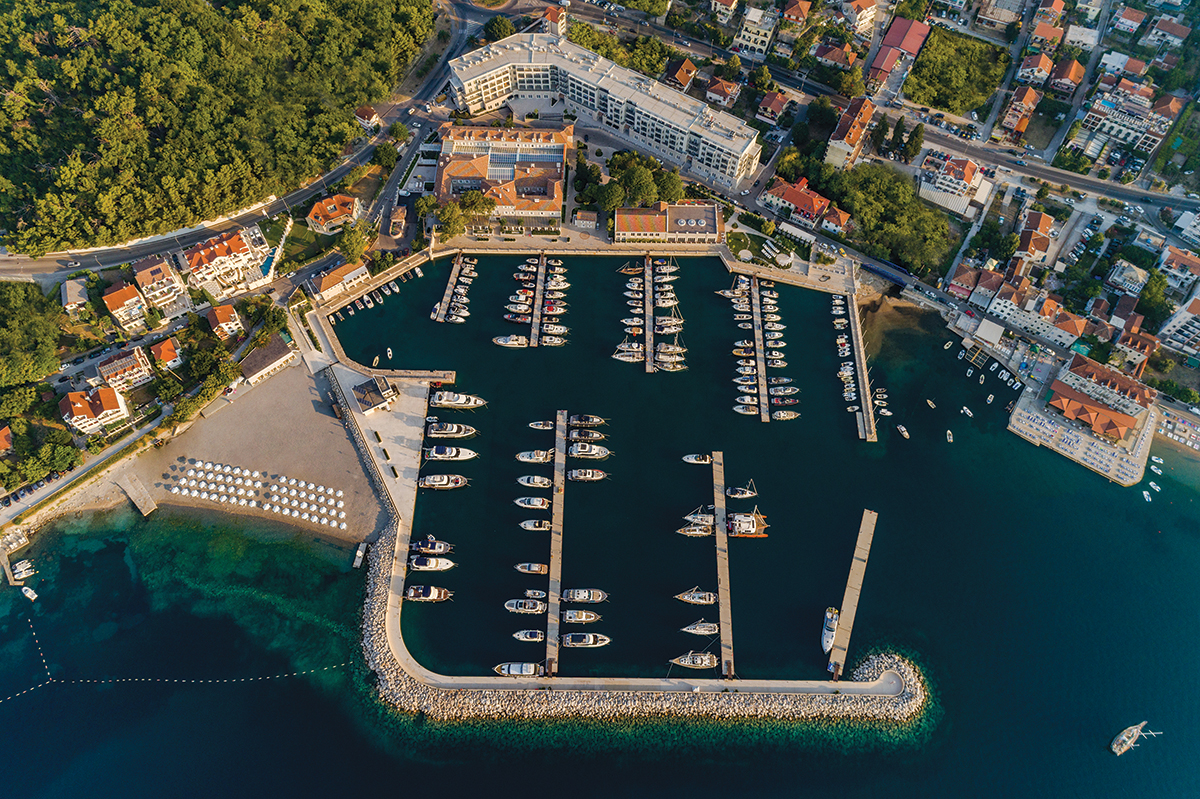 Lazure Hotel & Marina
