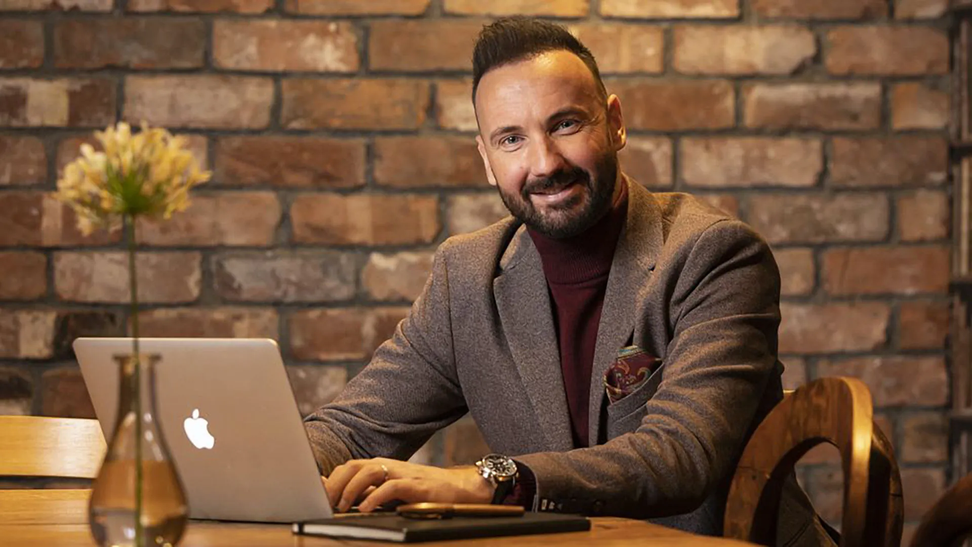 Kontaktiere uns jetzt - Immobilienmakler Lifestyle Company