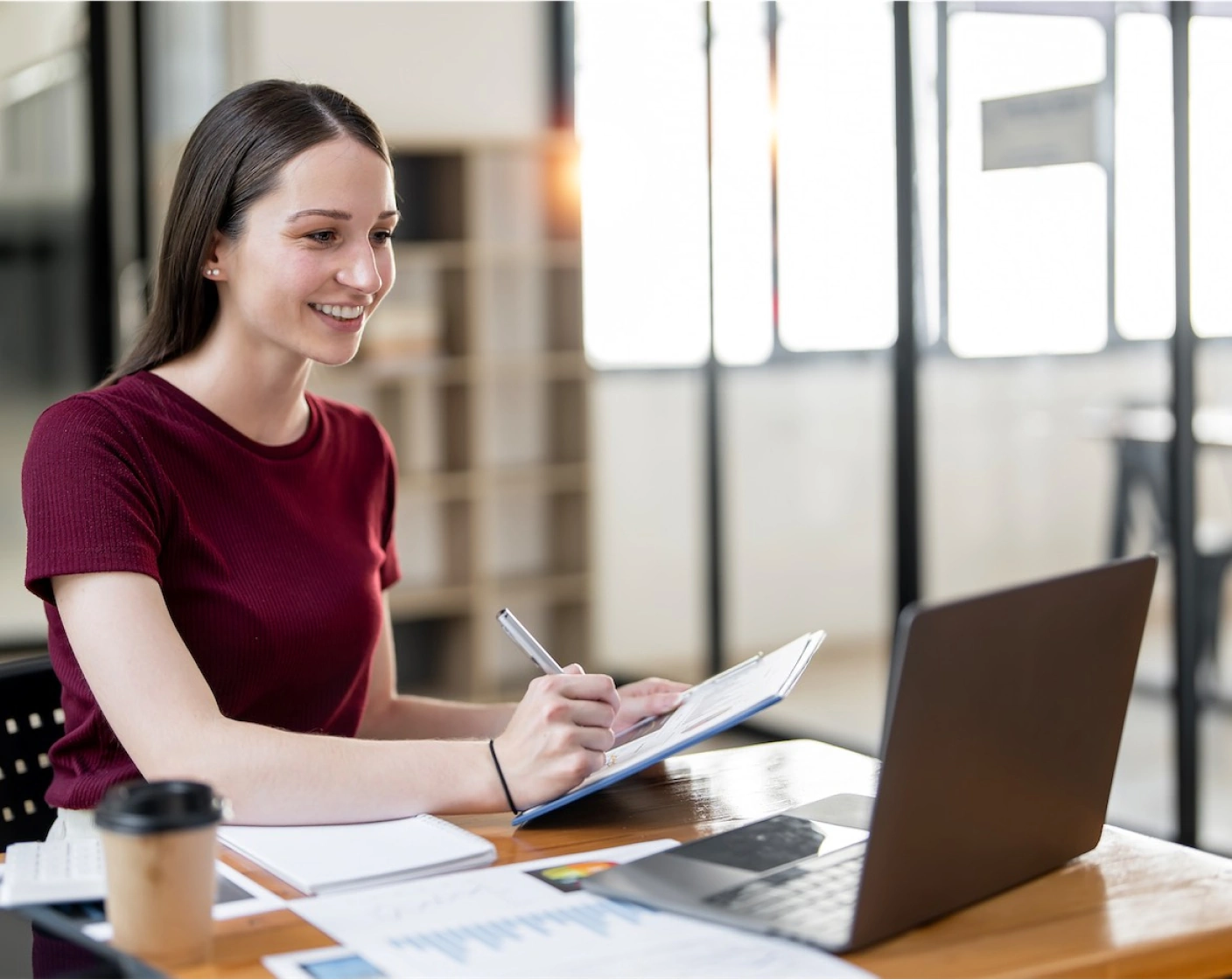 Analytics: Get accurate data on office usage - deskbird