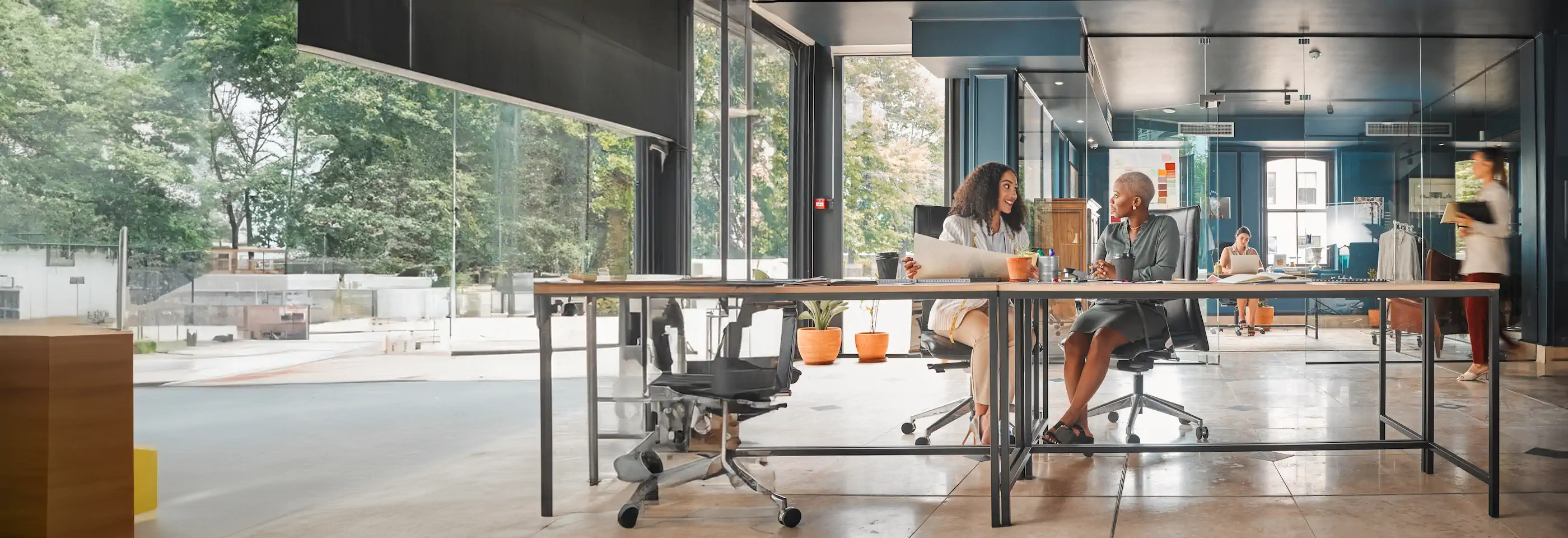 What is Hot Desking in Modern Workplaces? Everything You Need to Know