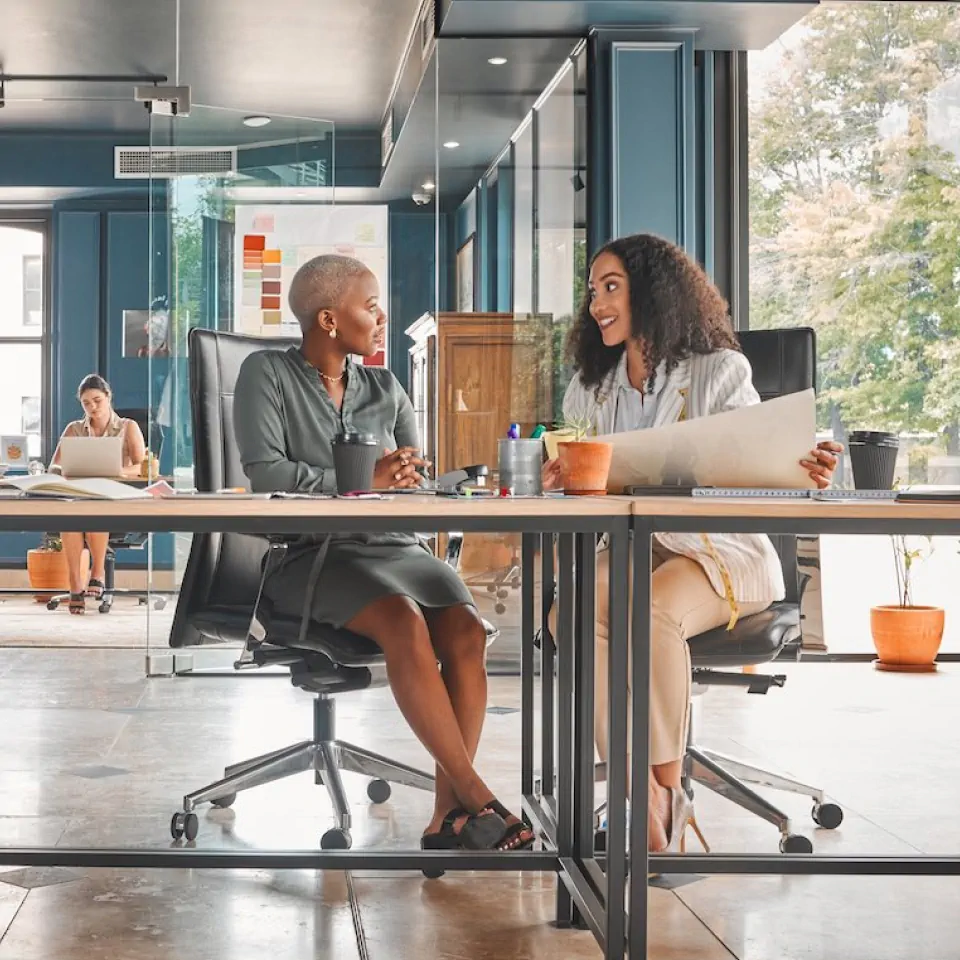 What is Hot Desking in Modern Workplaces? Everything You Need to Know