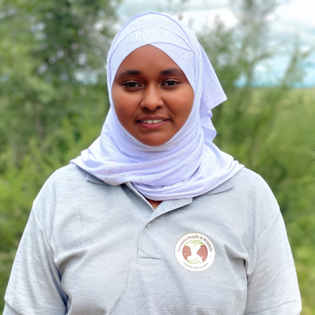 Fatuma Salum - African People & Wildlife