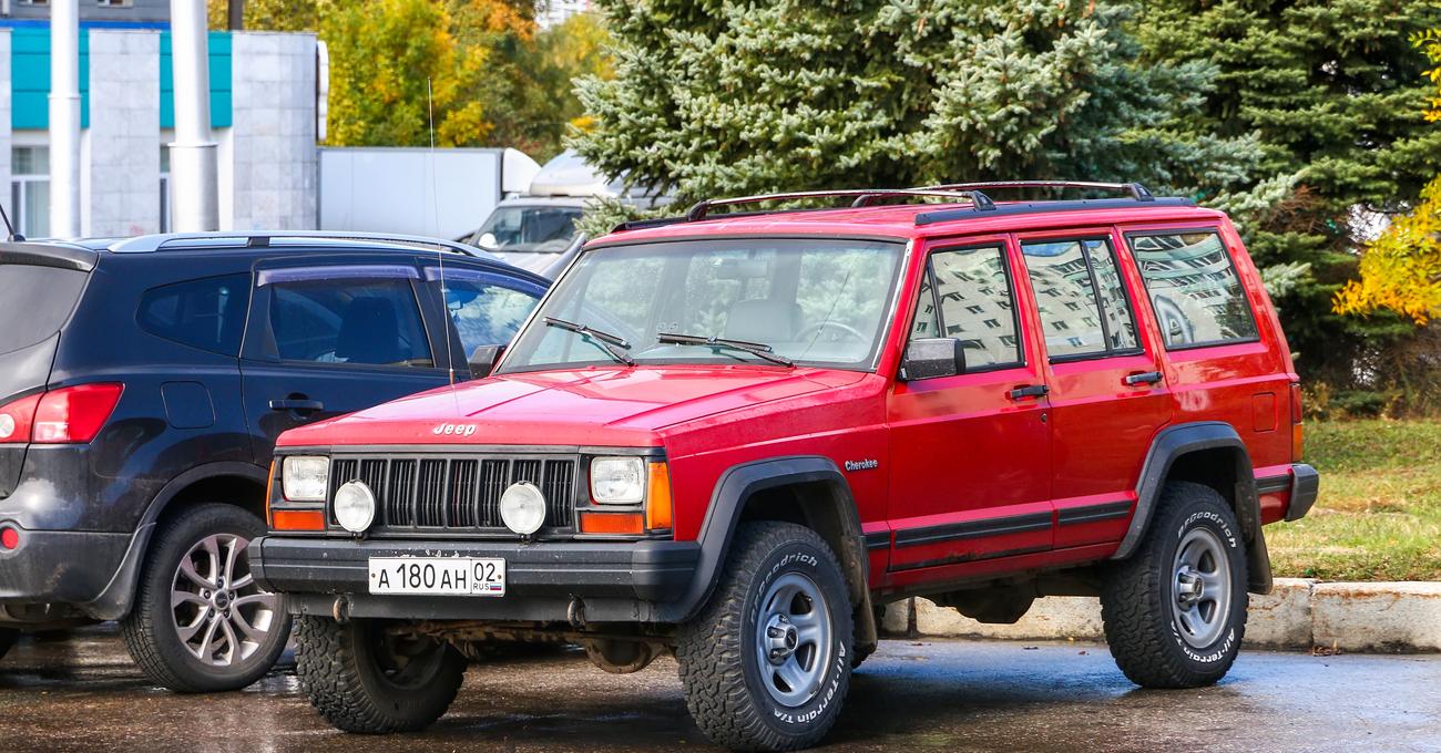 Jeep Cherokee Classic Ultimate Guide (Specs, Pricing & More)