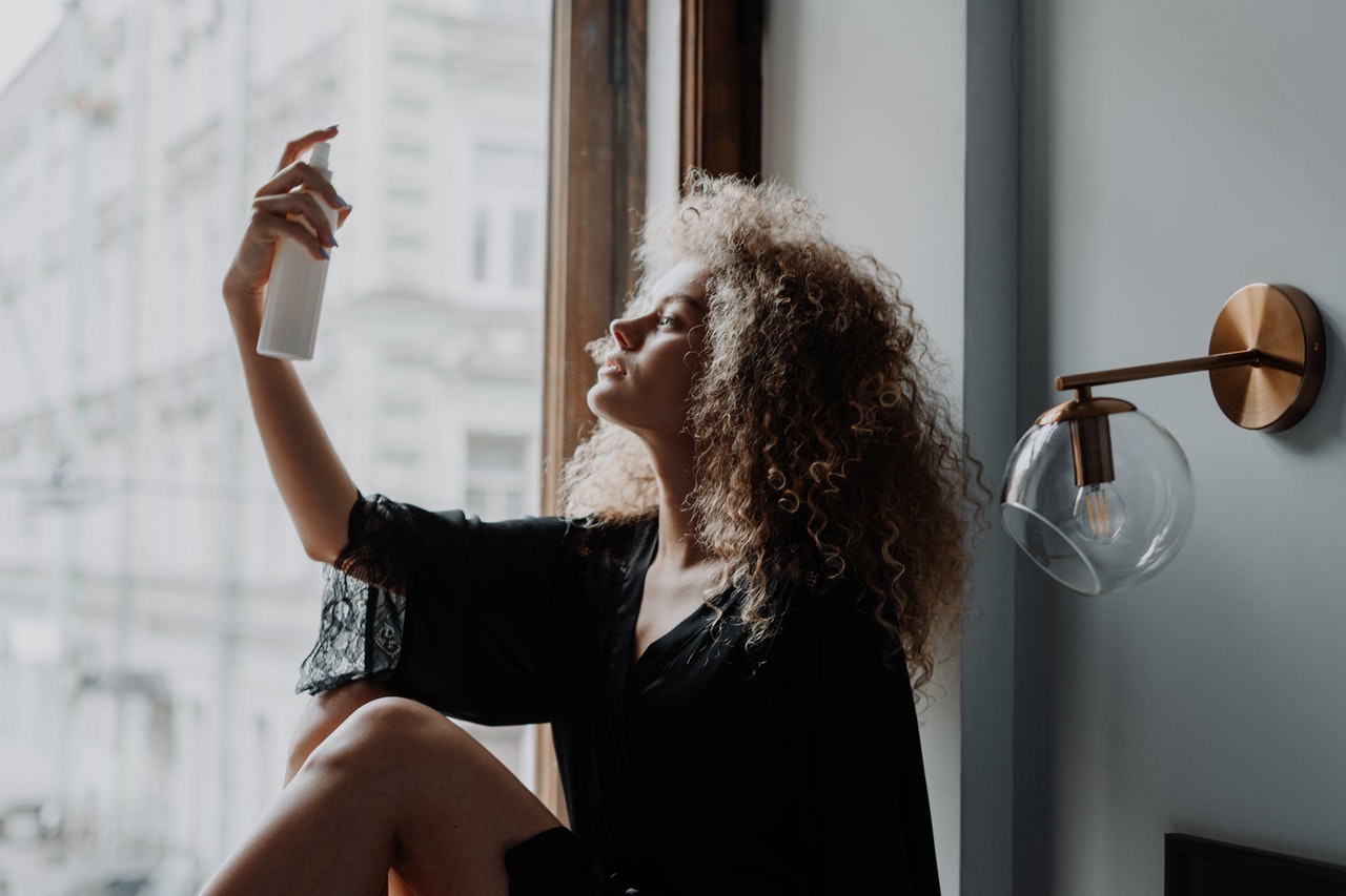 The Best Setting Sprays to Make your Look Last - Flip