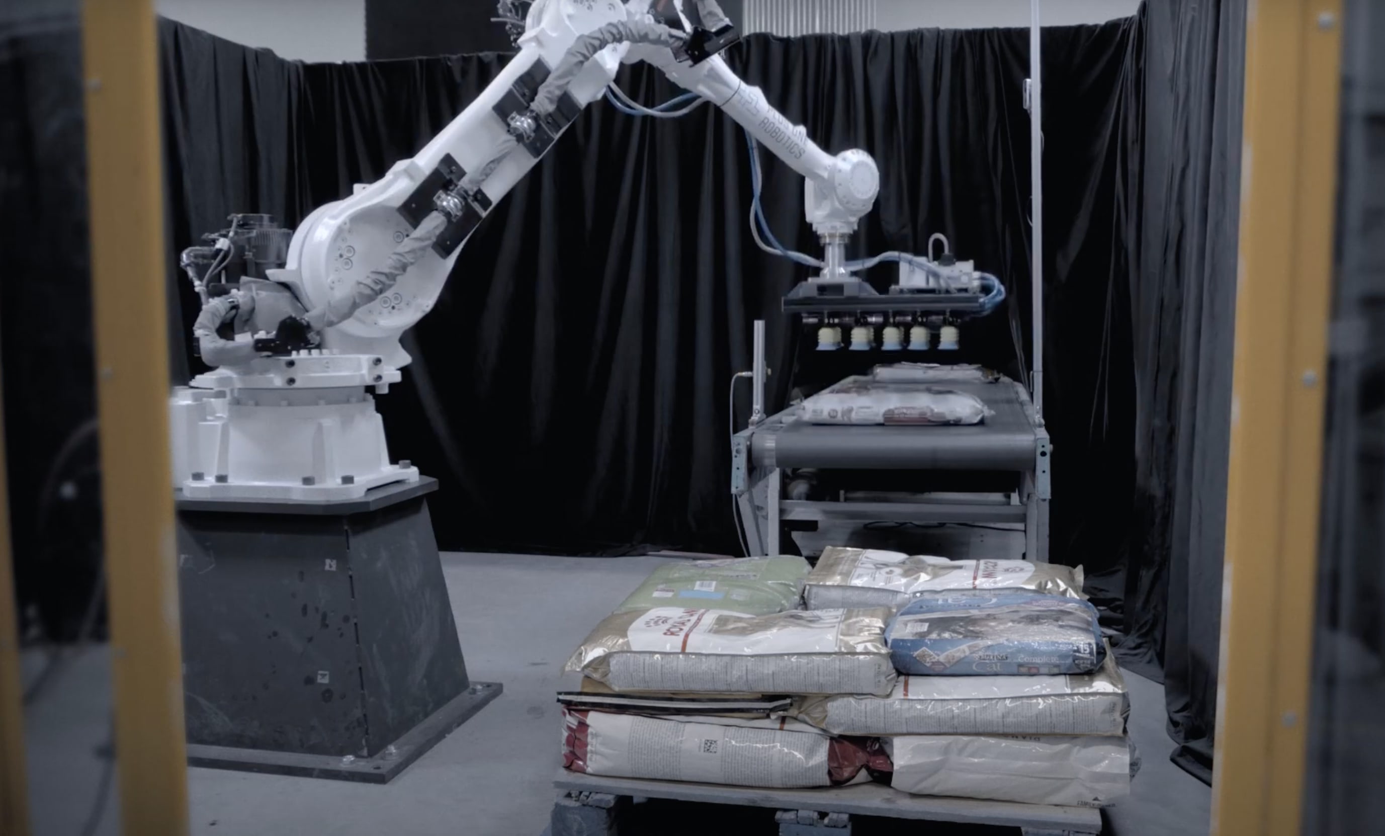 Depalletizing Solutions Bags Videos Plus One Robotics