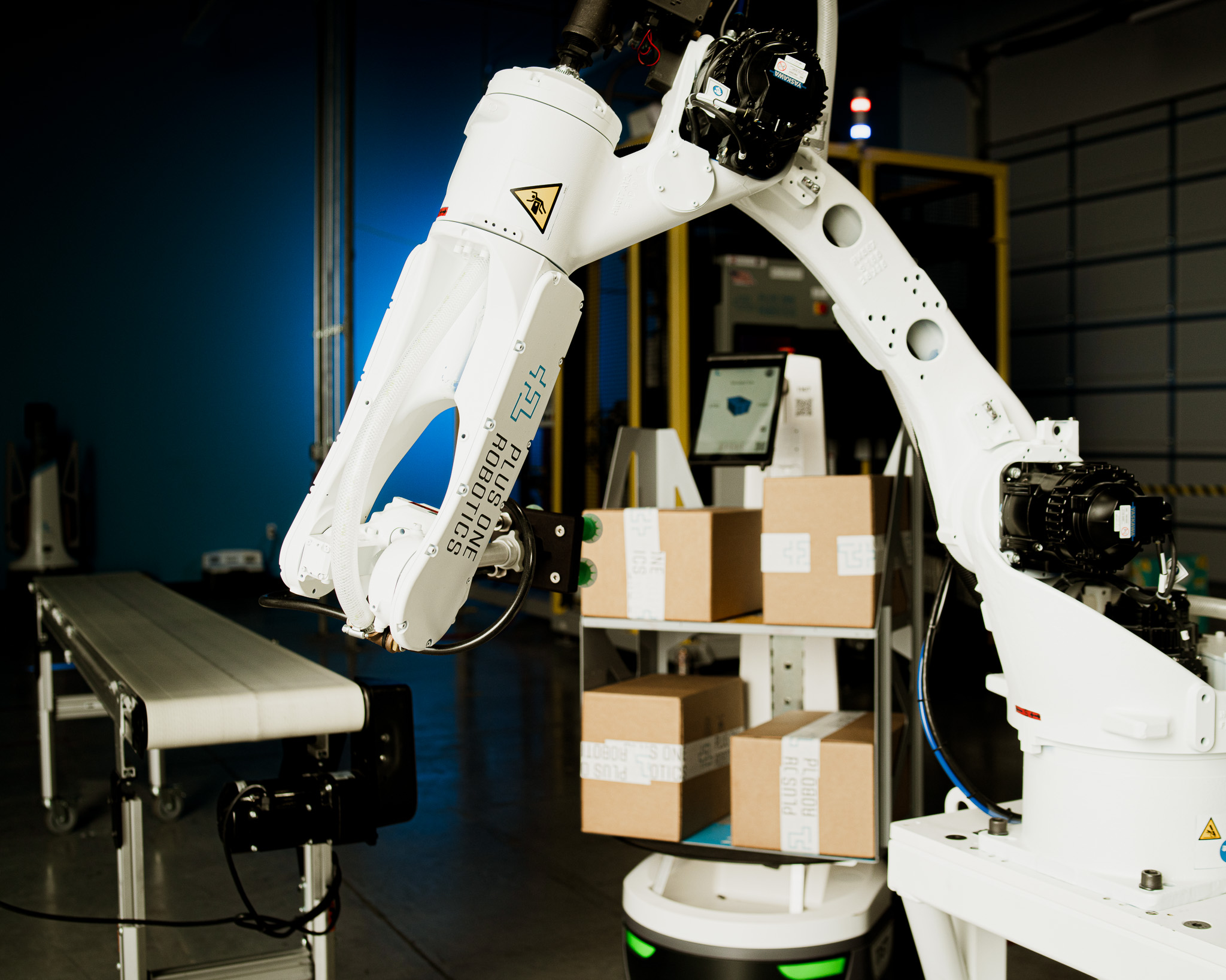 Robot to Robot Demo with Locus Robotics | Videos | Plus One Robotics