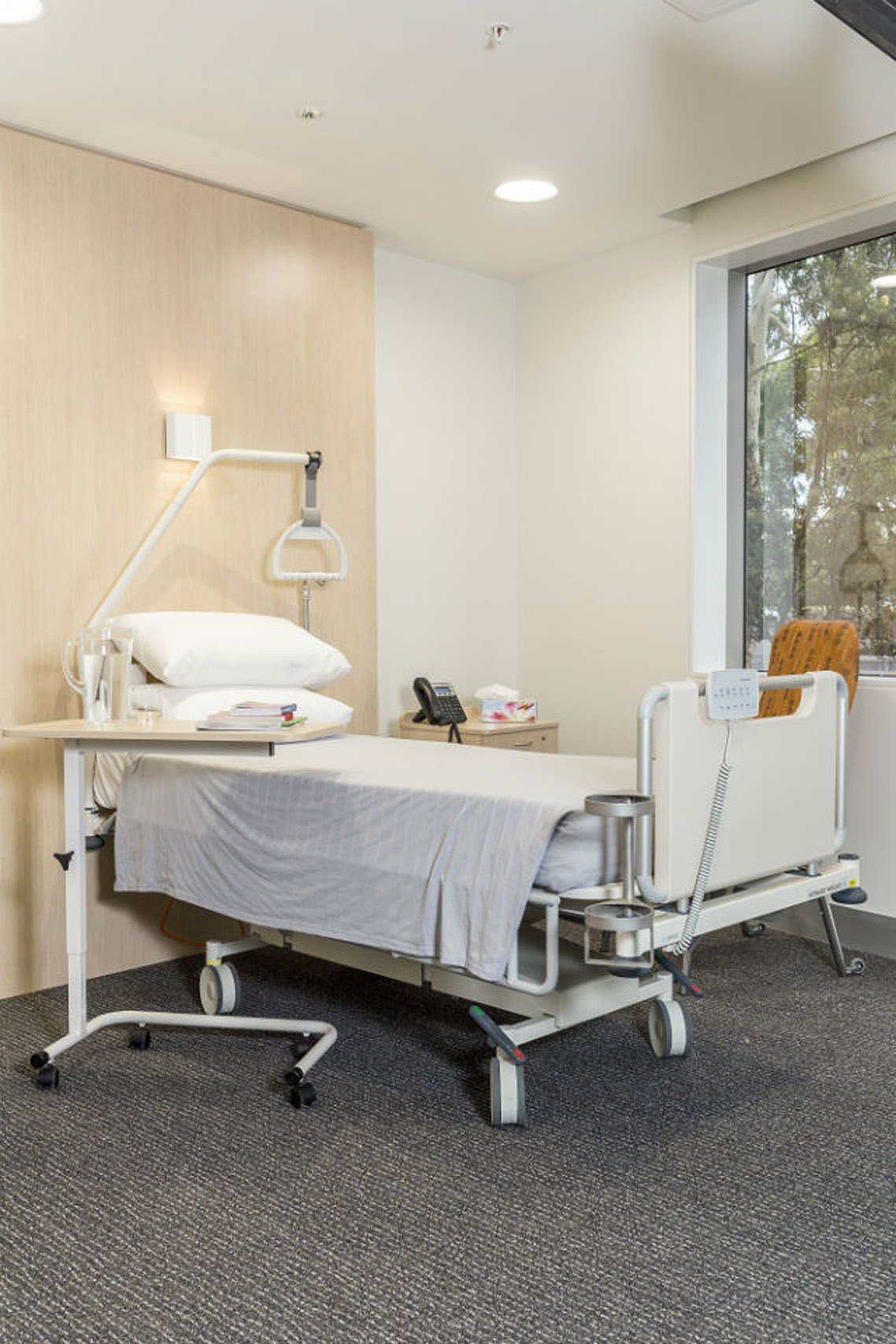 Holmesglen Private Hospital: Curtains & Blinds by Countrywide Concepts