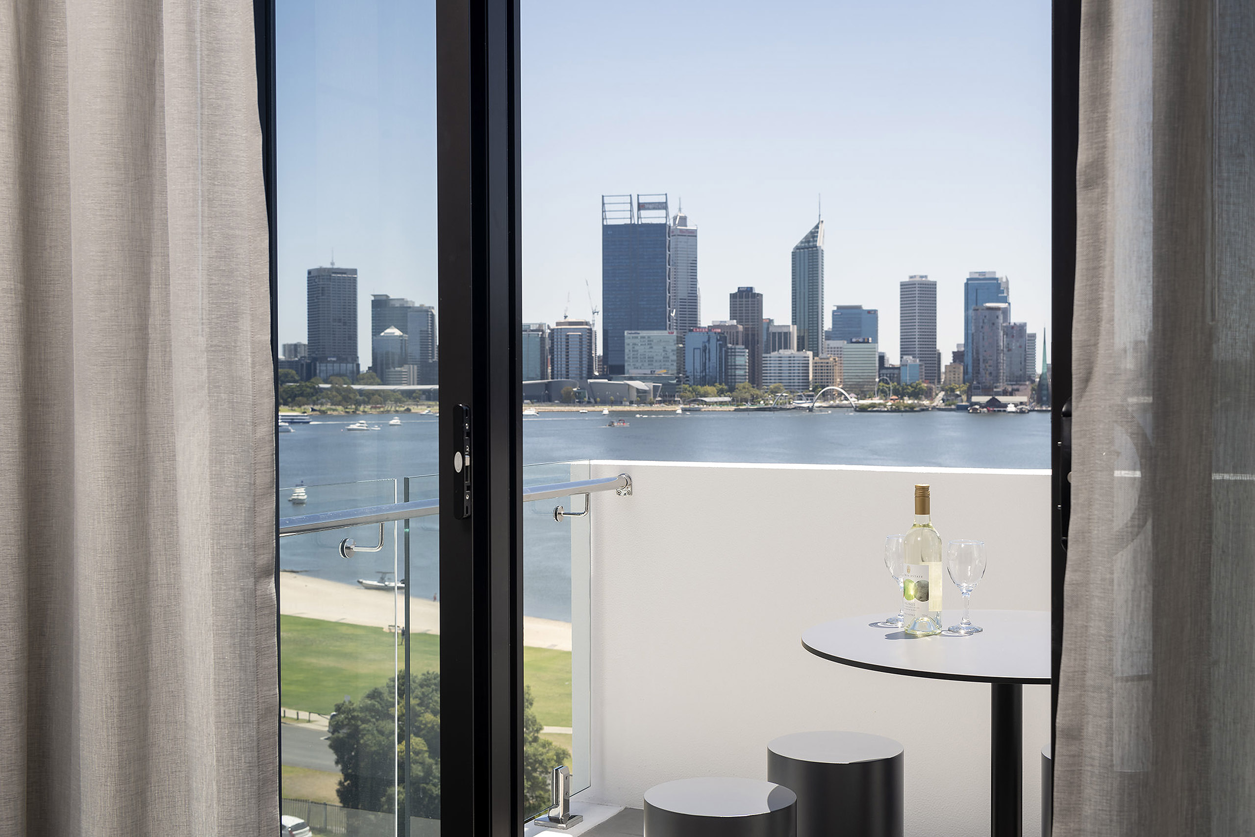 Perth Foreshore: Curtains & Blinds by Countrywide Concepts