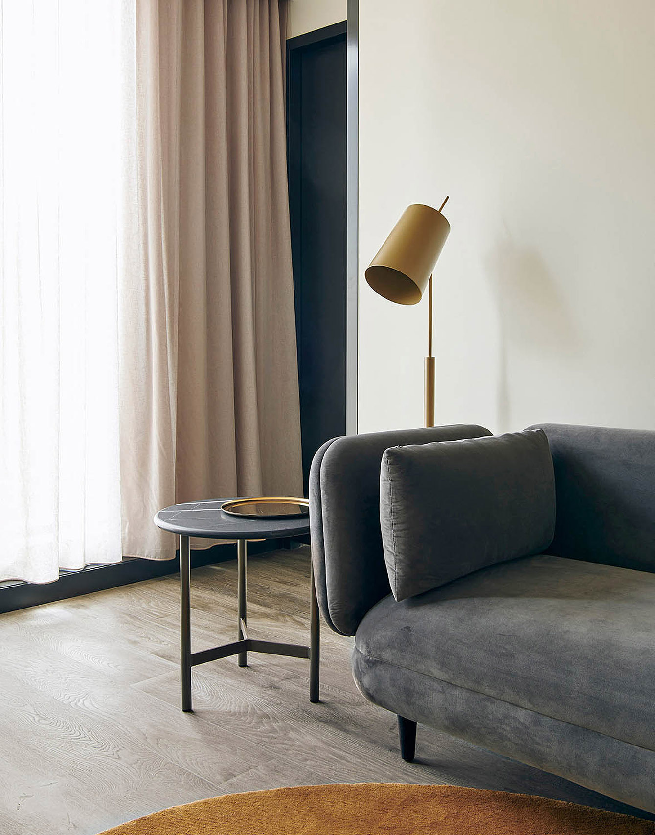 Quincy Hotel: Curtains & Blinds by Countrywide Concepts