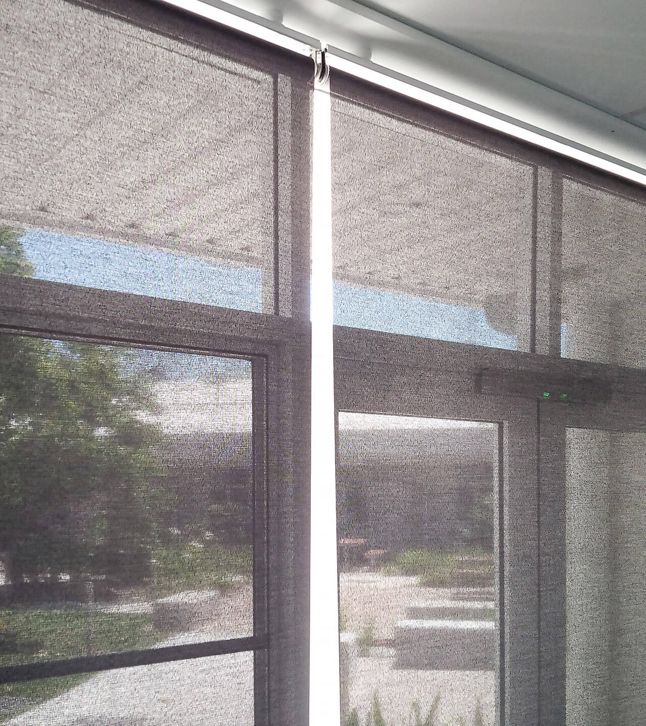 Image: Touchrise Spring Anti-Ligature Roller Blind System in a Hospital ...