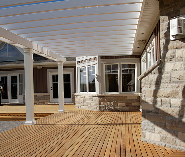 Cost of a mid-range deck and pergola | Article
