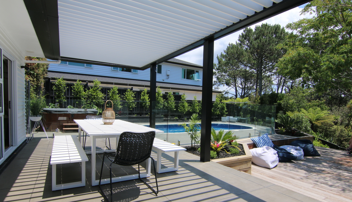 Upgrading a swimming pool, garden and outdoor dining area | Project