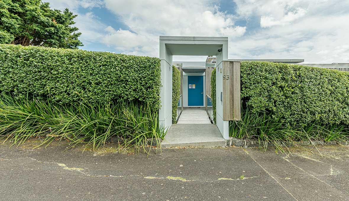 Inaccessible Home Garden Transformed into a Contemporary Landscape ...