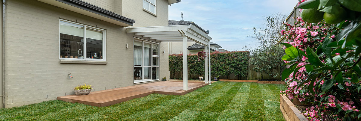 Transforming a muddy backyard into a stylish space for year-round ...