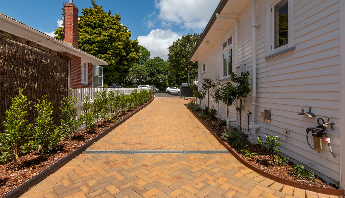 Landscaping a classic garden in Greenlane, Auckland Central l Zones ...