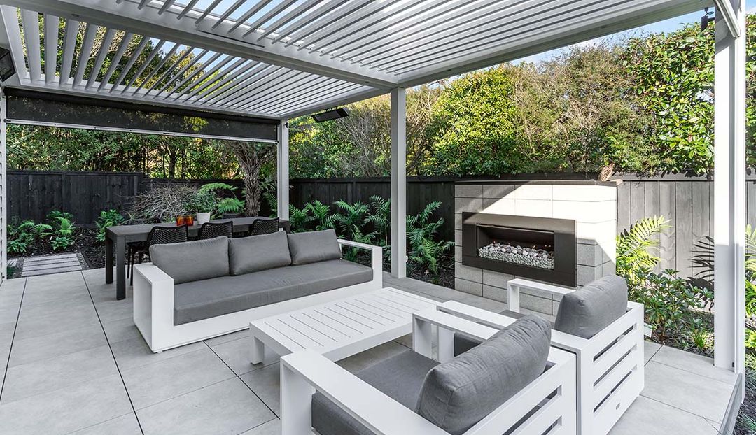 Creating a Stunning Outdoor Living Space with Louvre Roof in Greenhithe ...