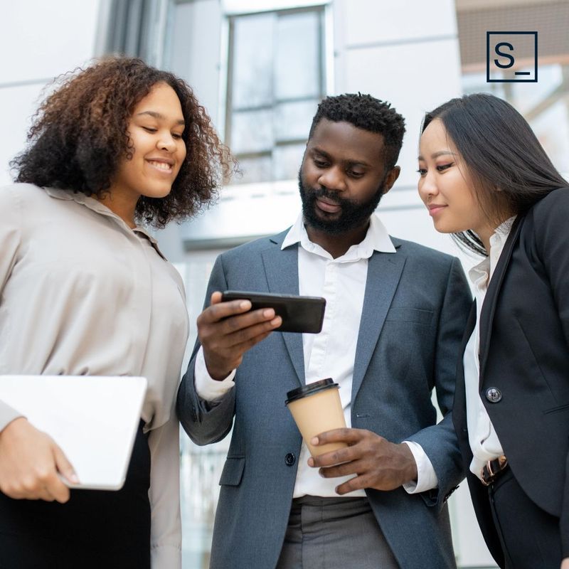 Employee onboarding videos: 20 examples, tips & templates for 2023