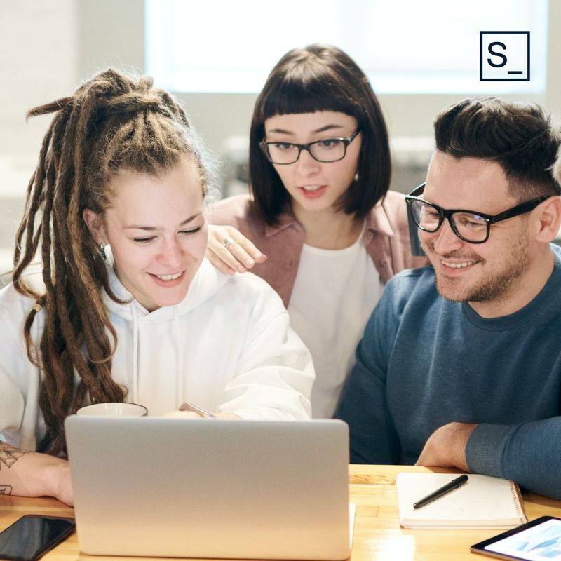 Employee onboarding videos: 20 examples, tips & templates for 2023