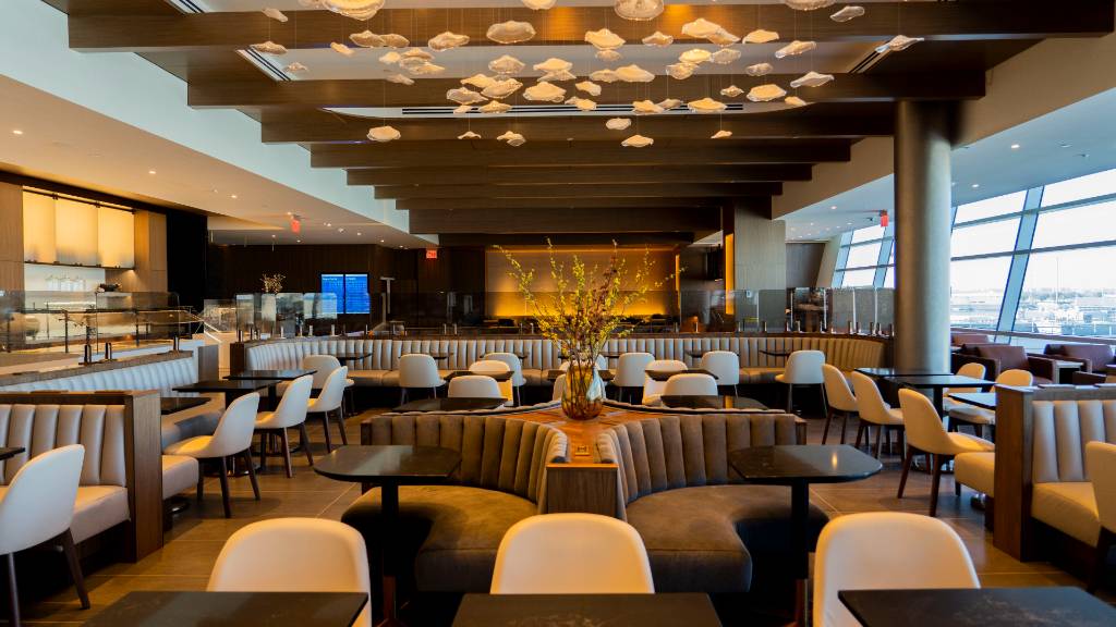 How to Get American Airlines Admirals Club Lounge Access