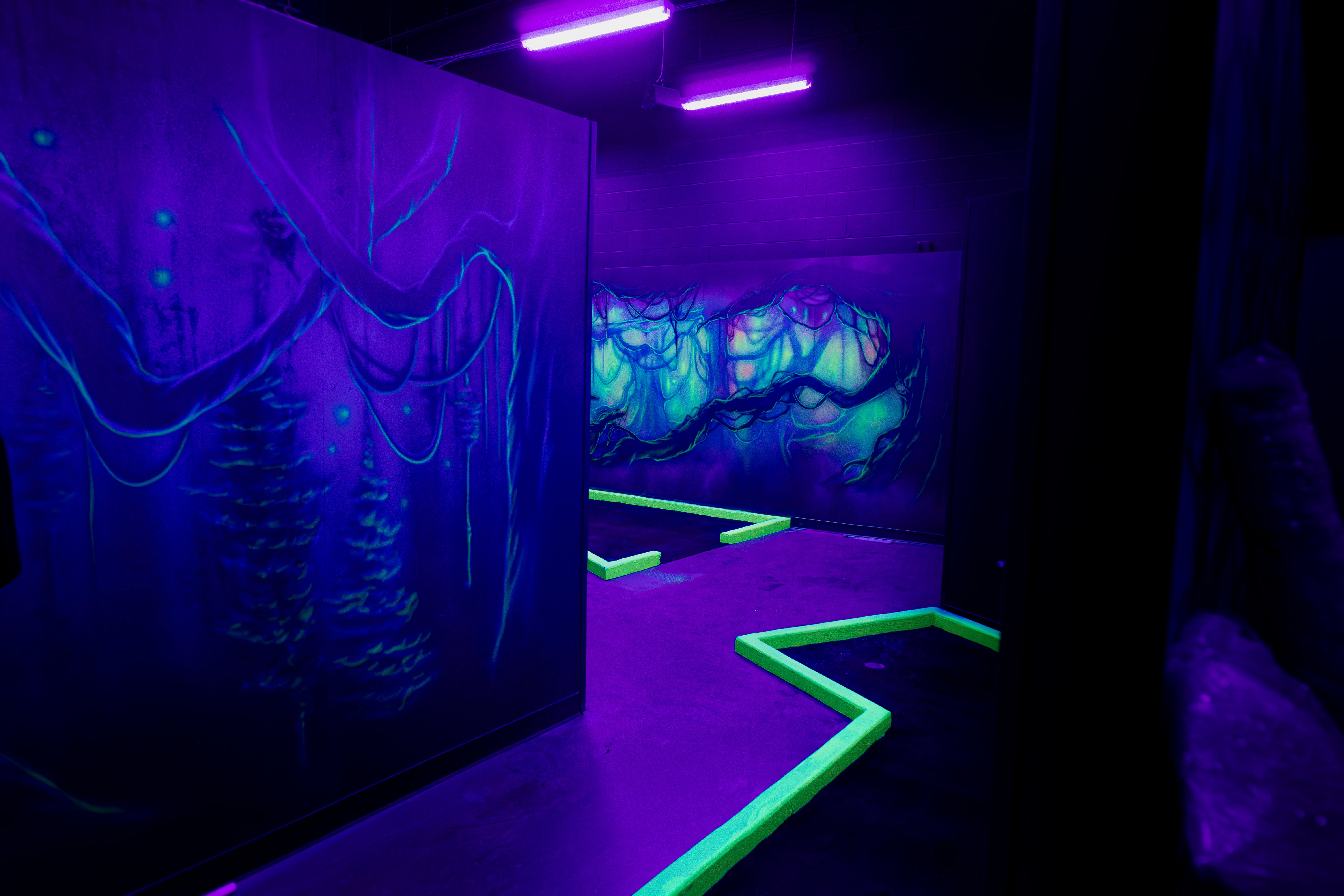 GLO Mini Golf: Unforgettable Indoor Mini Golf Experience