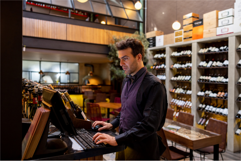 What Does Host Do in a Restaurant | 5-Out