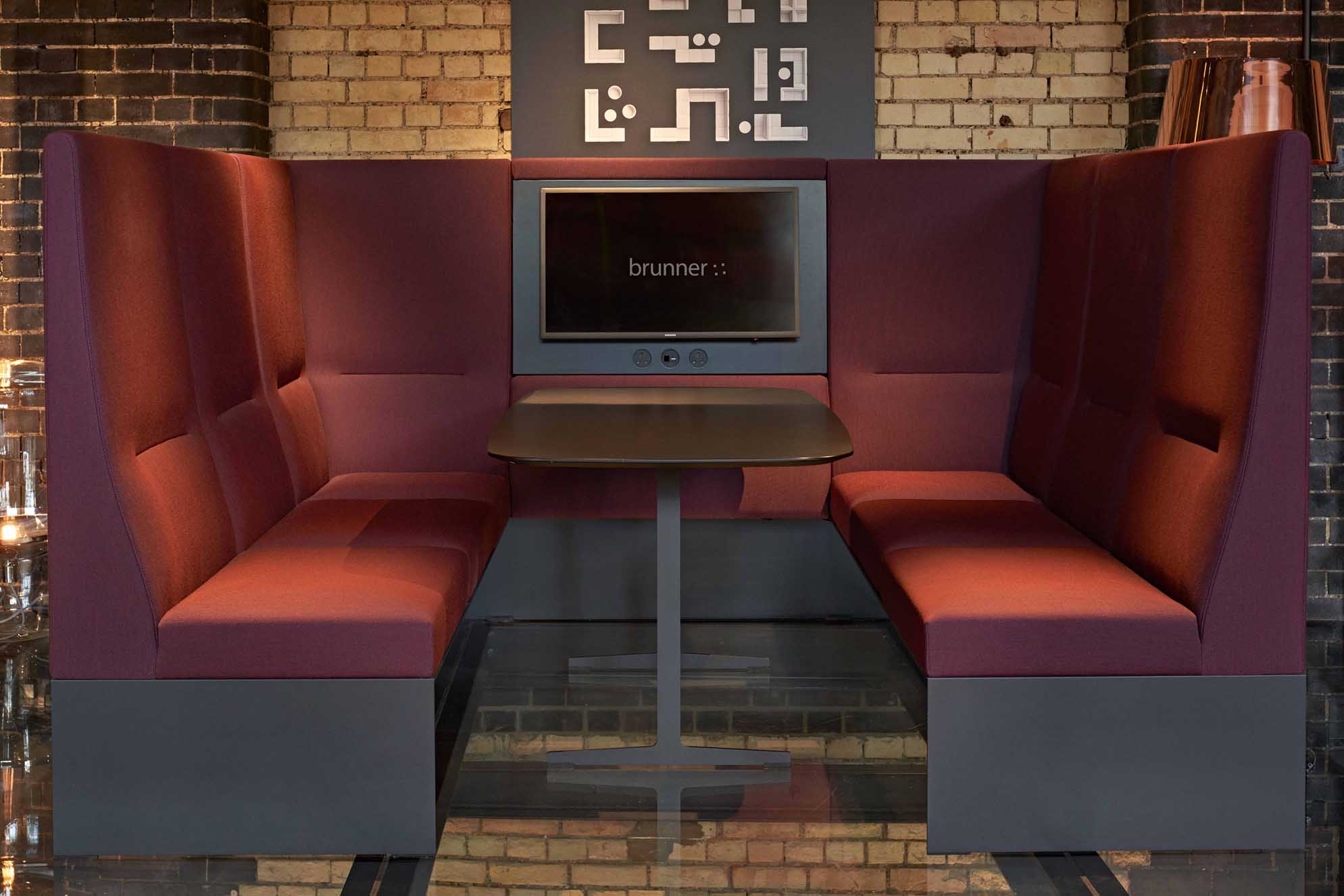 banc & oval cabins & banquette seating | Brunner UK