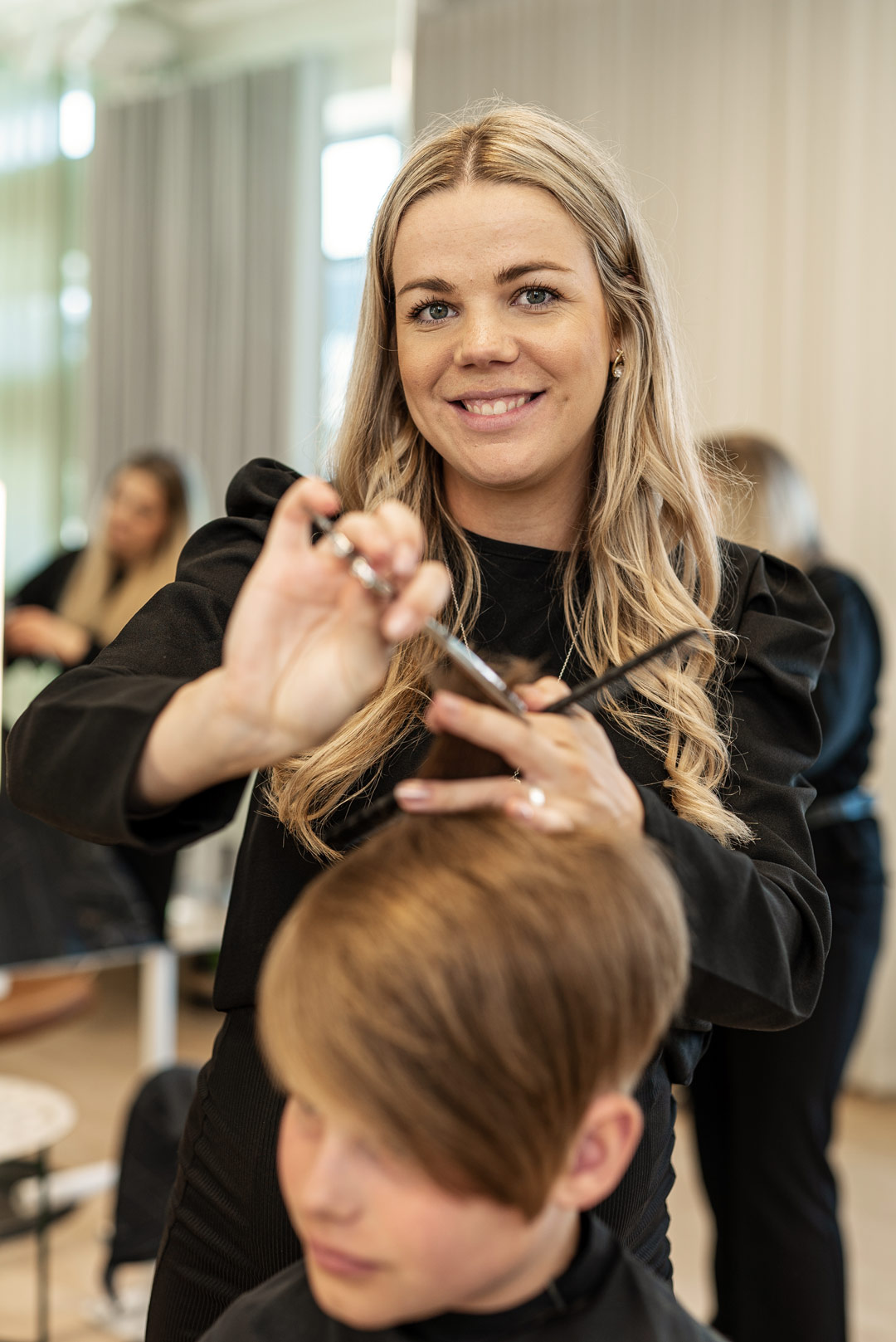 Salong Complete - Kontakt