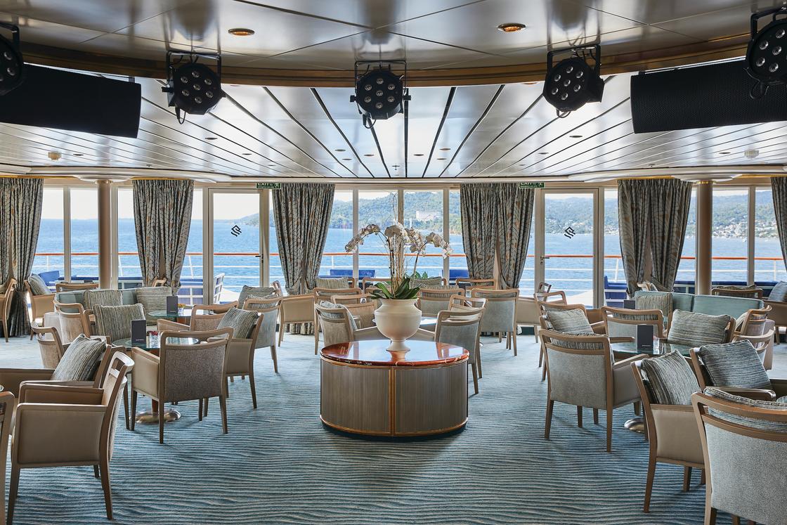 The Panorama Lounge | Silver Wind | Luxury Cruise Club