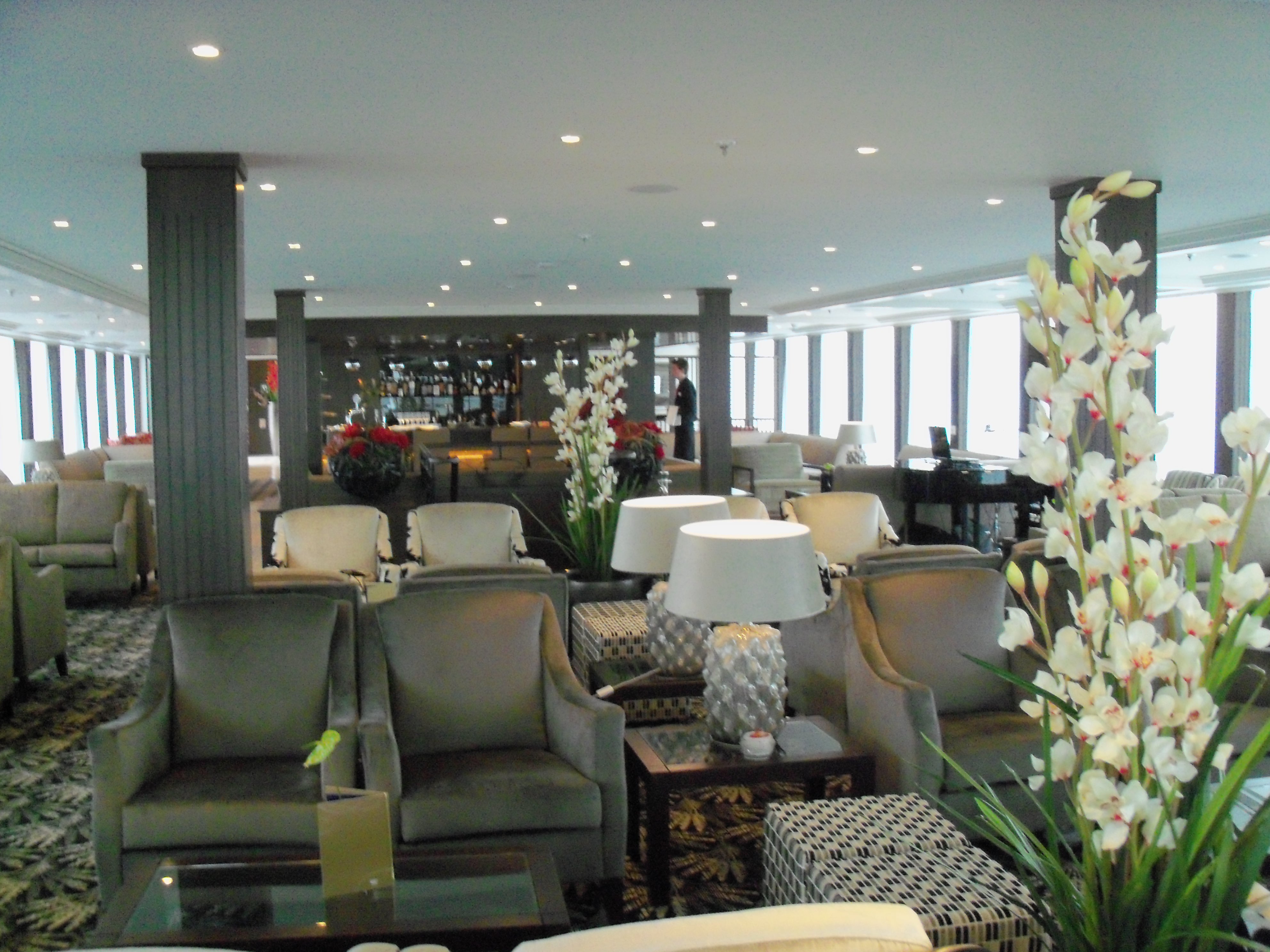 Main Lounge & Bar | AmaBella | Luxury Cruise Club