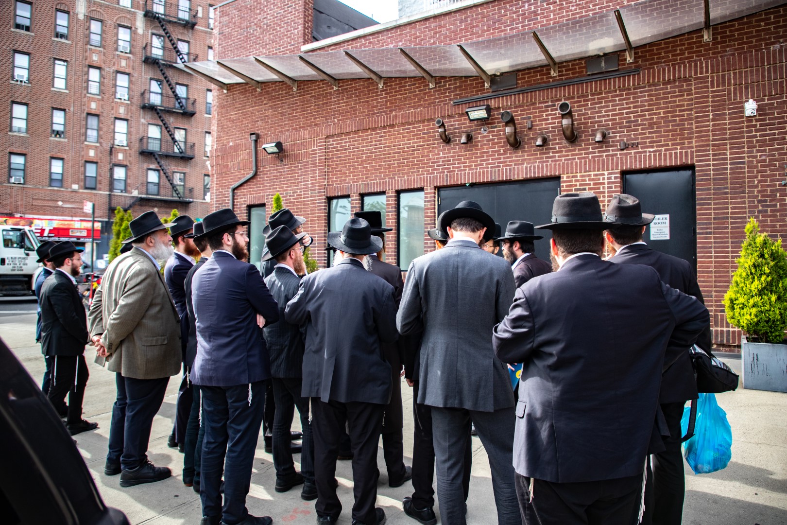 The Chief Rabbi on a Halachic Tour of a Mikva - Lemaan Yilmedu - Machon ...