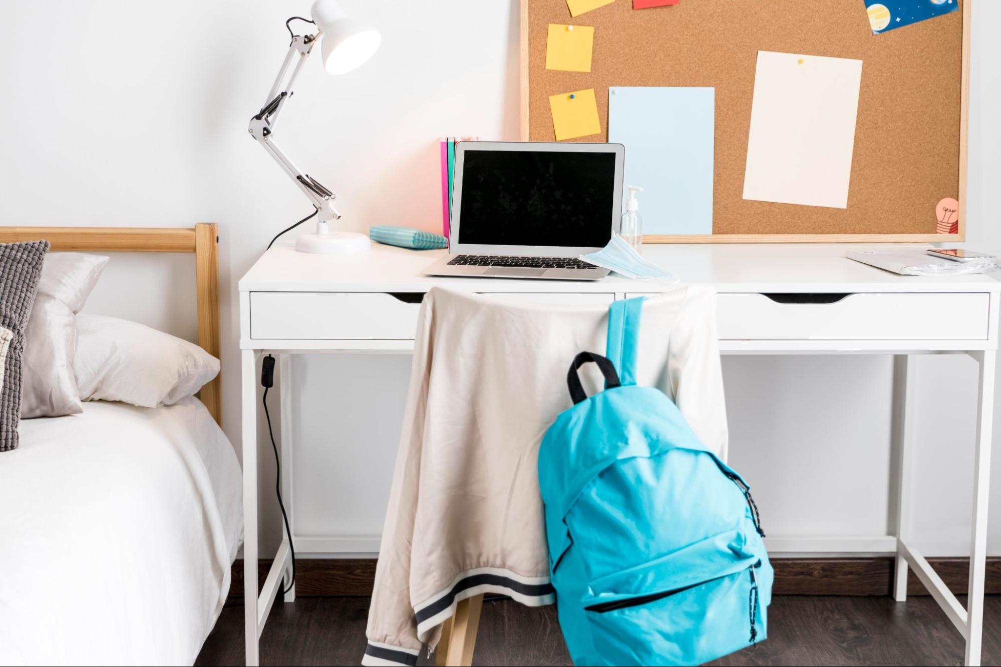 College Packing List for Freshmen Moving into Dorms