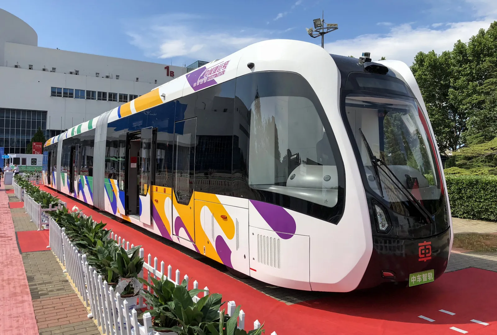 Transit In Cities Could Be Transformed By This Autonomous Train-Bus Hybrid