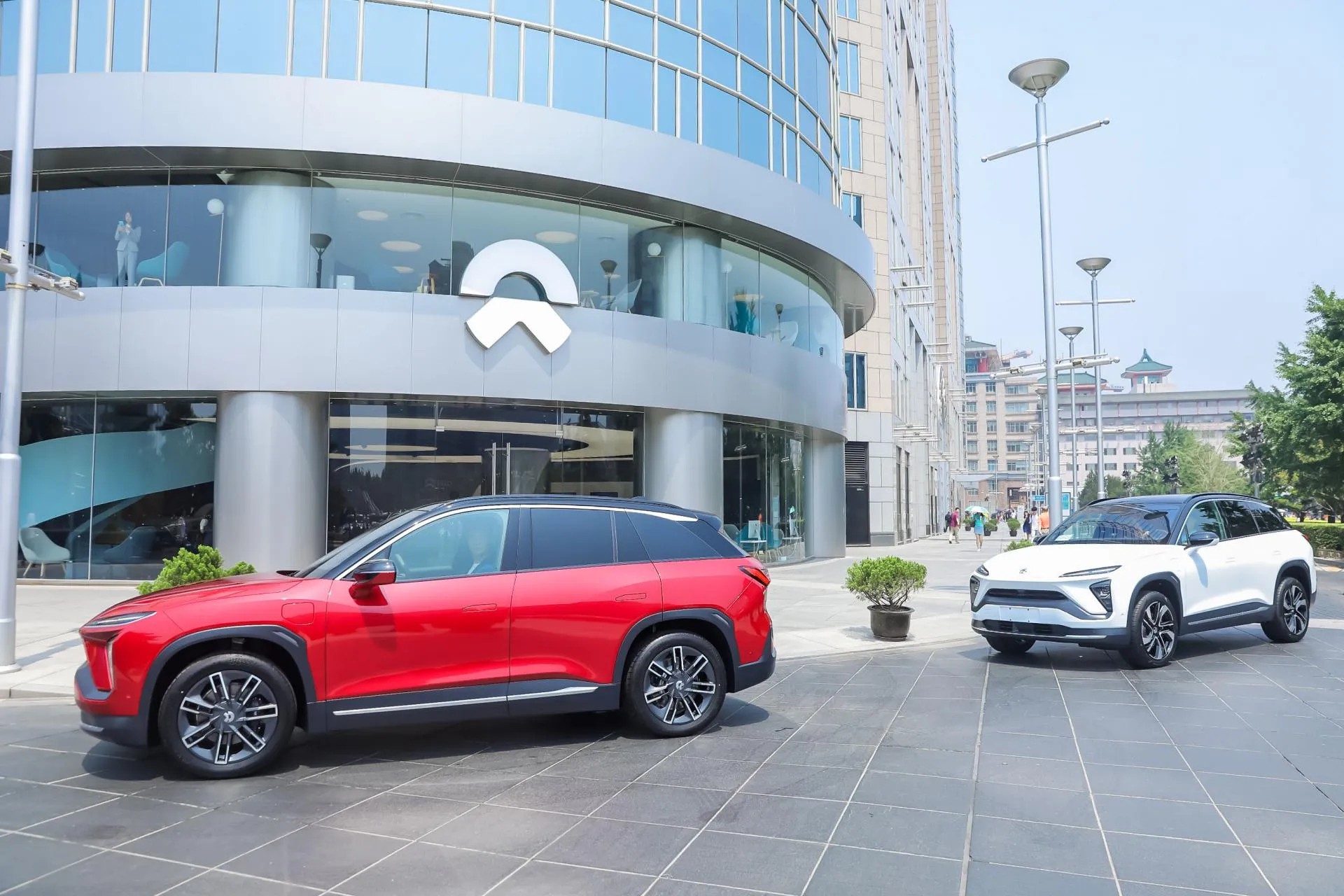 Nio Shares Drop After Big Revenue Miss And Warning