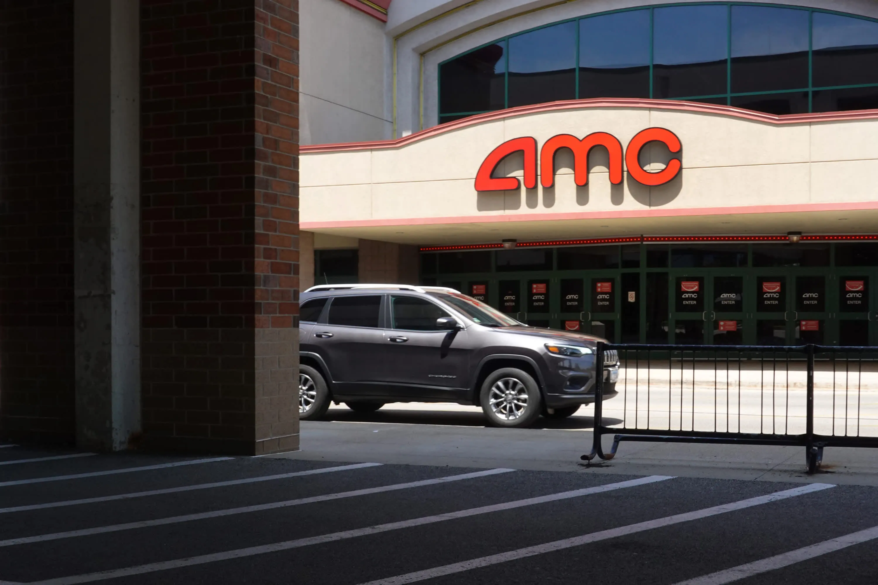 Another Record-low Close for AMC Shares Extends Its Five-day Losing Streak