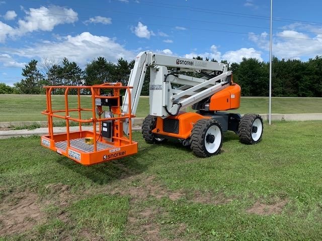 Boom Lifts: Definition, Types, Use Cases, and More