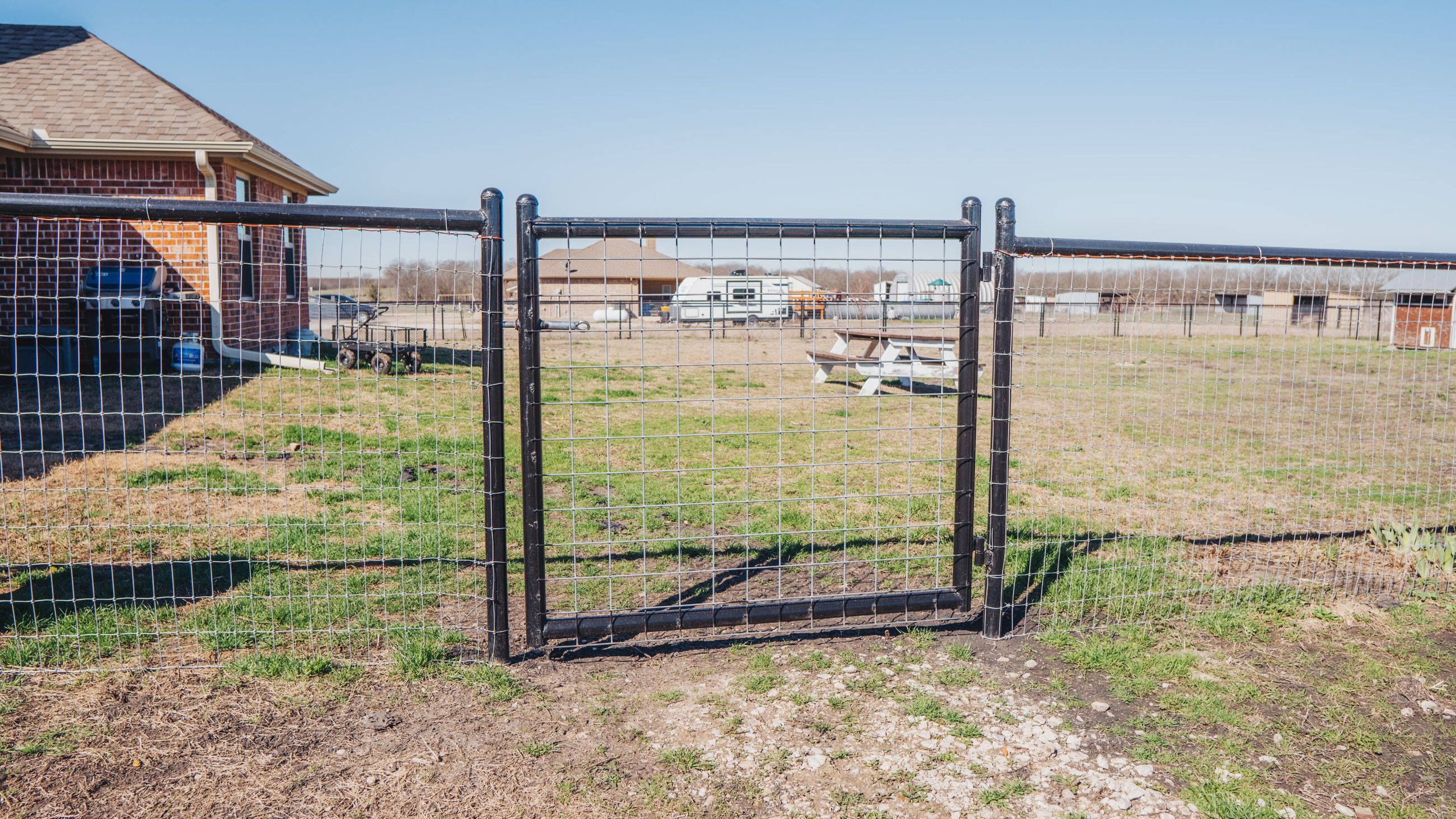 Pipe Fence Installation - Dallas-Fort Worth